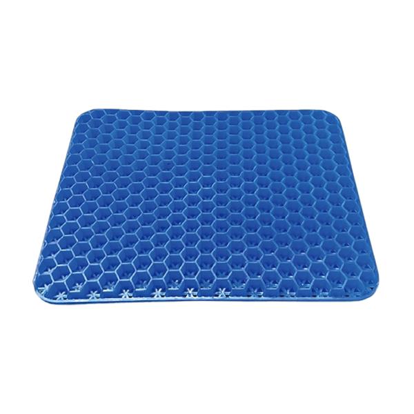 ■商品説明：衝撃吸収、体圧分散で浮いているような座り心地のクッションです。デスクワークや長時間の運転、車いす、スポーツ観戦などにおすすめです。立体3Dハニカム構造で腰やお尻の負担を軽減します。■商品仕様：・サイズ：380×330×28mm・...