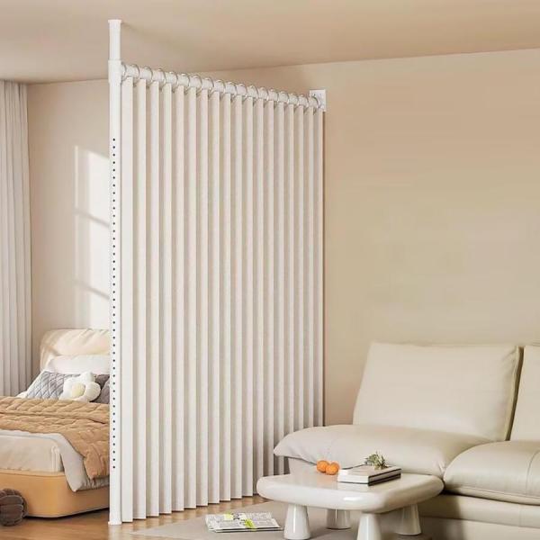 【間仕切りや目隠しに】このつっぱり式 間仕切りカーテンロッドは多目的で、部屋、バスルーム、リビングエリアなど、さまざまな場所で使用できます。独立したスペースを作成するために、部屋の仕切りを簡単に行うことができます。空間利用効率を向上させ、ス...