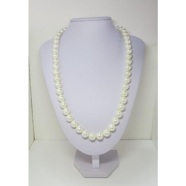白系真珠色の12mm玉貝パールネックレスです。金具は銀色ジルコン入り。環境に配慮し簡素なパッケージとし、その分価格を抑えました。サイズ：60cm    材質：貝パール、真鍮、ジルコン