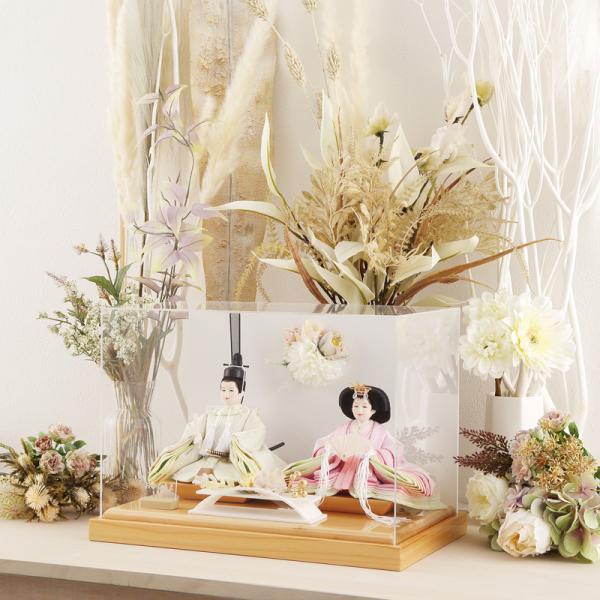 【2026年度新作雛人形】【選べる2種類】シンプルな仕立ての中にも、デザイン性の高さを感じさせる親王ケース飾りです。このサイズのケース飾りとしては、大きめのお人形をあわせ、コンパクトサイズのお雛さまながら、本格的な仕立てをお楽しみいただける...
