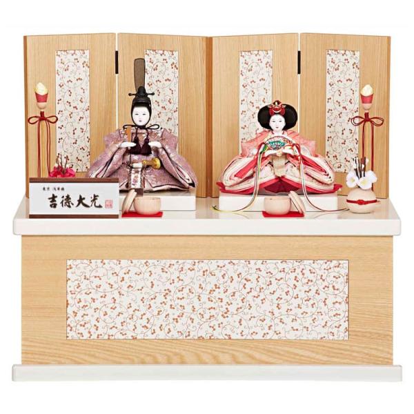 【2026年度新作雛人形】【顔がいのちの吉徳】正規取扱店 「顔がいのちの吉徳」こと、吉徳大光の親王収納飾りです。春らしい明るい色合いの衣装を身にまとったお人形は、小ぶりなサイズながらも、細部までこだわって仕立てられています。小桜紋様の金襴生...