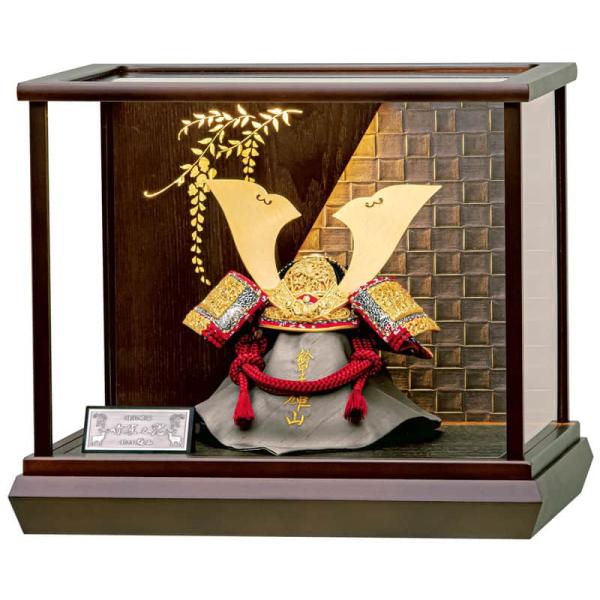 【2026年度新作五月人形】 【鈴甲子雄山作】内閣総理大臣賞など数々の受賞歴を誇り、甲冑界の名匠としても知られる鈴甲子雄山作の兜ケース飾りです。奈良の春日大社に現存する竹虎雀金物付赤糸縅大鎧の具足を写し再現したのがこちらの竹雀之兜です。一際...