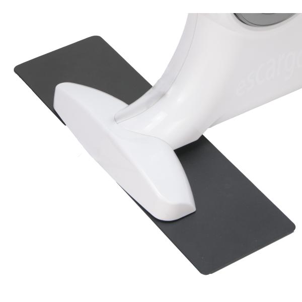 こちらのオプションパーツは、エスカルゴIII専用です。<p>標準安定ボードを横向きに（奥側）脚部に付け替え、（手前側）脚部にこのワイド安定ボードを装着する事で、機体の安定性を向上させます。<p>又は、標準安定ボードを...