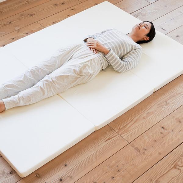 萩原 HAGiHARAマット バランスマットレス セミダブルバランスの良いマットレス寝ている時、一番体重のかかる部分が腰。その腰の部分に硬めのウレタンを使用する事で、腰への負担を軽減し、真っ直ぐな寝姿勢を保ちます。厚みは約5cmで、横になっ...