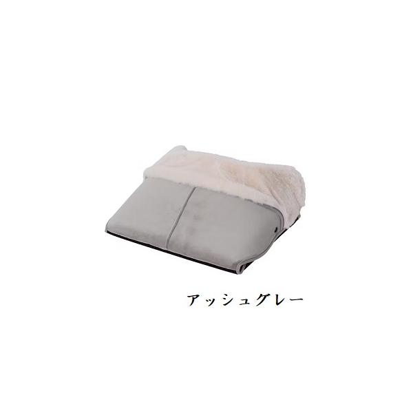 冷え切ったつま先にバイバイ。足湯みたいなぬくぬくヒーター。ふわふわのファーをあしらい、見た目から温かい折りたたみフットパネルヒーター。軽量・薄型ですっきり、スナップを外せばスリムに畳めて収納もラクラク。無音・無風で乾燥知らず。組み立て簡単で...