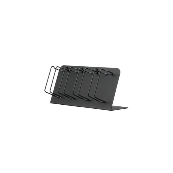 自立式のバリカン、トリマー用のスタンド。コード付き・なし両方に対応、４台まで収納可能。場所を選ばずにお好きな場所に置けるスタンド。スタンド自体に重さがあるので、製品を取るときにスタンドまで動いてしまうことが少ないことも魅力。アイアンフレーム...