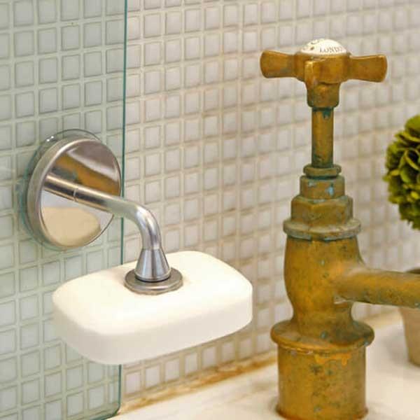 【DULTON マグネティック ソープホルダー】●サイズ：W50×D60mm●素材：ステンレススチール・アルミニウム・磁石・PVC●北海道、沖縄、離島への配送は荷物中継料が別途かかります。固形石鹸にホルダーをセットし、マグネットでキャッチし...