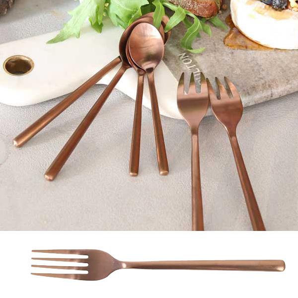 【DULTON SVELTE CUTLERY M.COPPER D.FORK】●サイズ：L.200mm●素材：18-8ステンレス●食洗機使用不可●北海道、沖縄、離島への配送は荷物中継料が別途かかります。シンプルで無駄な装飾のないデザイン、素...