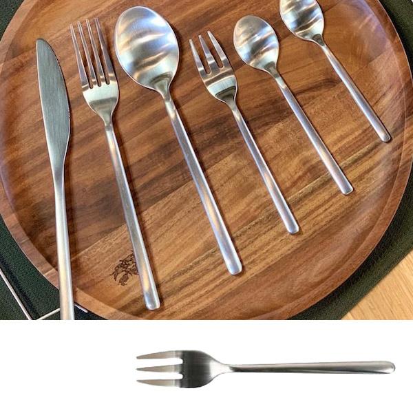 【DULTON SVELTE CUTLERY M.SLV DST.FORK】●サイズ：L.150mm●素材：18-8ステンレス●食洗機使用可●北海道、沖縄、離島への配送は荷物中継料が別途かかります。シンプルで無駄な装飾のないデザイン、素材の...