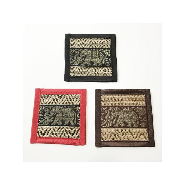 竹を細く細く割り、それを全て手作業で織り上げた贅沢なコースター☆煌びやかなぞうさんの刺繍とまわりを縁どったパイピングがアクセントとなっています♪シックなデザインはどんなダイニングにもよく合いそうですね！！普段の食卓やおもてなしなど様々なシー...