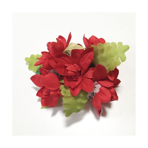 フラダンスやハワイアン衣装には必須のアイテム！ちょっとゴージャスなチュベローズの造花のヘアークリップです。髪の短い方でも華やかなヘアースタイルが楽しめます。素　材：ポリエステルサイズ：約10cm×9cm（クリップの長さ約8.5cm）生産地：...