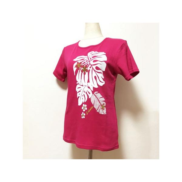 大き目のモンステラとプルメリアのプリントが目を引く一枚!!パウスカートに良く映えるTシャツです。顔料プリントと、ゴールドの箔プリントをミックスしたゴージャス版です。フラダンスのレッスン、発表会はもちろん普段着にも使える優れものです。 ■生産...
