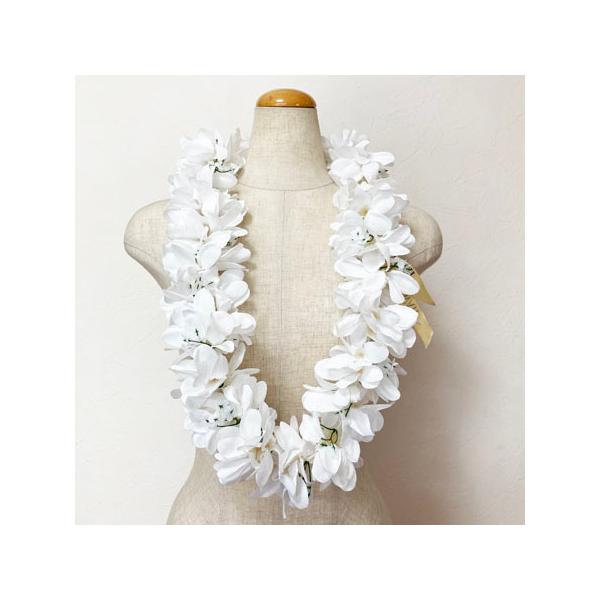フラガールに必須のアイテム　白いプルメリアのフラワーレイです。Hawaiiから輸入致しました。細部までしっかりと作られている高級な作りが魅力です。高品質なレイを納得のお値段でお買い求め下さい。素　材：造花 ポリエステルサイズ：長さ約95〜1...