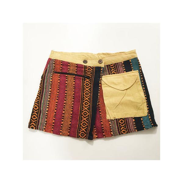 カラフルな幾何学模様がエスニックテイストなゲリコットンで作られた巻きスカートです。お尻をカバーできるミニスカート。レギンスやスキニーなどに合わせるとかわいいです。腰回りぽかぽか・冷え寒さ対策にもGOOD!です。■生産地：ネパール■素　材：コ...