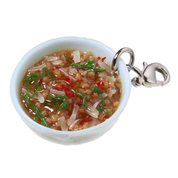 世界に誇る日本の文化、食品サンプルを製作している職人が一つ一つこだわりを込めて作ったミニチュア食品サンプルです！この3wayアクセサリー。名前の通り別売の専用パーツを付け替えることによって、カバンや財布、スマホやガラケーなどにも取り付けられ...