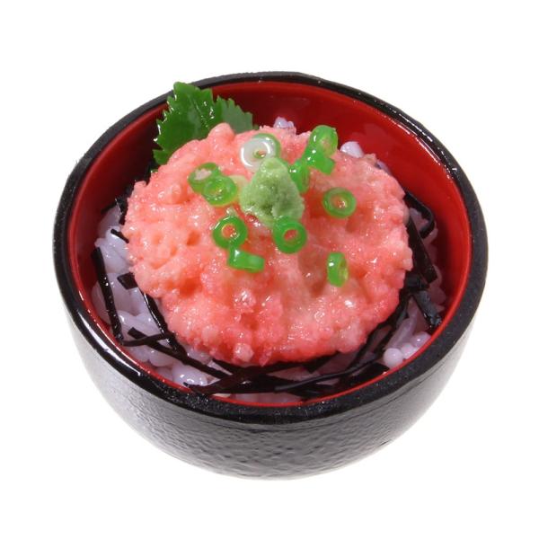 食品サンプル屋さんのマグネットは、実際に飲食店に並んでいる食品サンプル製作を手がけている職人が、ひとつひとつ手作りで作っている本格派の食品サンプルグッズです。本物を製作しているだけあって、その出来は極上！一粒一粒作られたお米、トロトロの卵、...