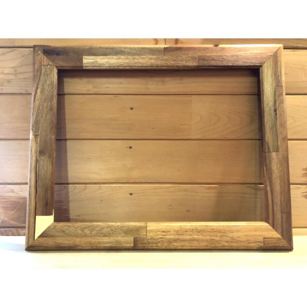 アトリエMIZUオリジナルの木枠です。材質：アカシア集成材。塗装：天然油・亜麻仁油。パネルサイズ：約30cm×約40cm。木枠サイズ：約38.2cm×約48.2cm×幅約5cm×厚み約2cm所謂、かかりの寸法が5mmほどあり、パネル寸法はそ...