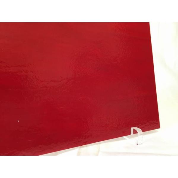 約25cm×約22cm。レッド。3mm厚。※ストライカー（適切な焼成下で発色します。）焼成せずにそのままステンドグラス作品の制作にもお使い頂けます。ブルズアイフュージングはガラスや材料も豊富で、膨張係数の安定性においてもとても定評があり、色...