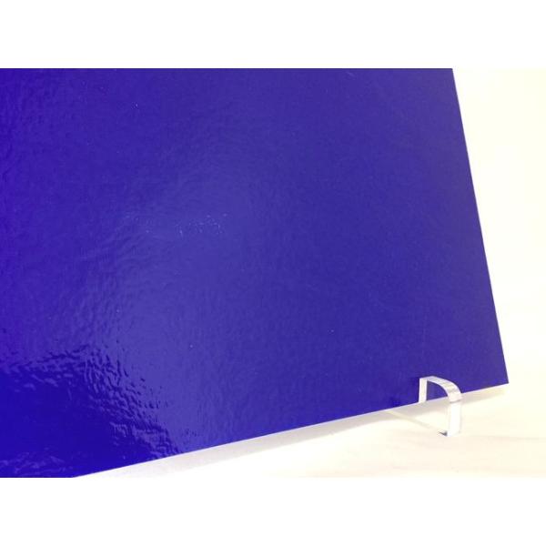 約25cm×約22cm。ディープコバルトブルー。3mm厚。焼成せずにそのままステンドグラス作品の制作にもお使い頂けます。ブルズアイフュージングはガラスや材料も豊富で、膨張係数の安定性においてもとても定評があり、色彩鮮やかな製品は世界的にも大...