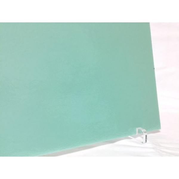 約25cm×約22cm。ロビンズエッグブルー。3mm厚。焼成せずにそのままステンドグラス作品の制作にもお使い頂けます。ブルズアイフュージングはガラスや材料も豊富で、膨張係数の安定性においてもとても定評があり、色彩鮮やかな製品は世界的にも大変...