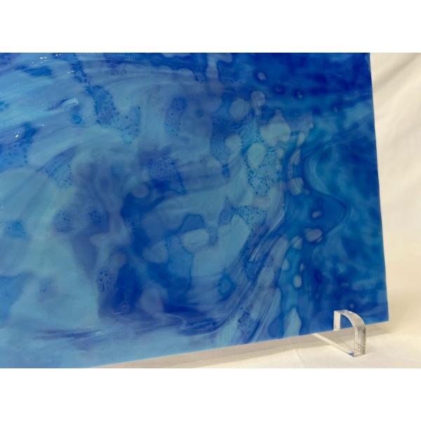 約25cm×約22cm。リングモトル。コバルトブルー / アクアブルー。※写真は撮影時の一例です。色が偏ったりする場合も御座いますので、気になる場合は事前にお問い合わせ頂けましたら在庫の写真を送ることも可能です。