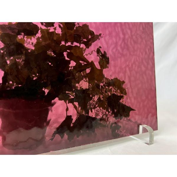 約35cm×約20cm。ワイン。古い歴史のあるアメリカのウィスマーク社のガラスです。イングリッシュマッフルは使いやすいガラスとして根強い人気があります。★イングリッシュマッフルは所謂耳の部分や、欠けの部分が入ってしまう場合が御座います。大き...