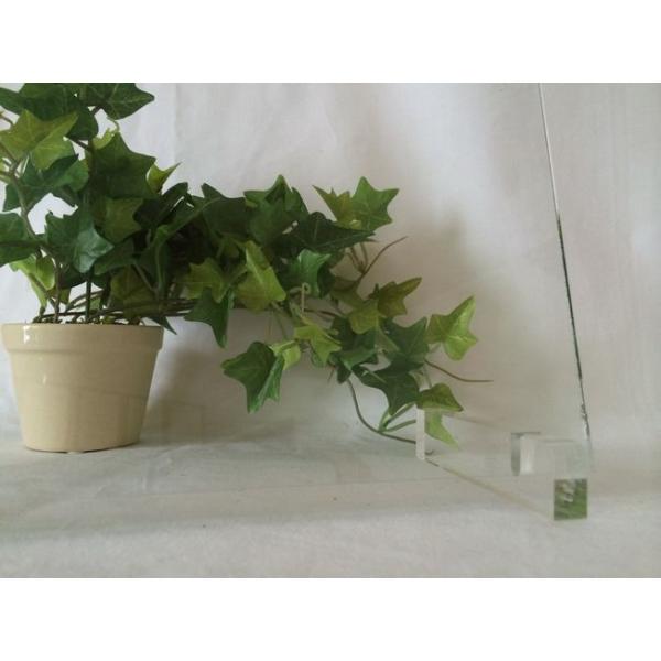 30cm×30cm。5mm厚。何も柄模様の無い透明ガラスです。サイズ違いは、60cm×30cm、60cm×90cmから選べますが、多少お時間を頂きます。在庫がない場合も御座いますので、詳しくはお問い合わせ下さい。