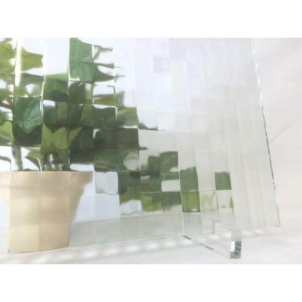 ヒシクロス。約30cm×約23cmガラス厚：4mm。格子目のサイズ：約16mm×16mm。ご希望のサイズへのカットはしておりません。これより大きなサイズをお求めの場合はお問い合わせ下さい。●●ガラスサイズに関して●●ガラスのサイズは、±1c...