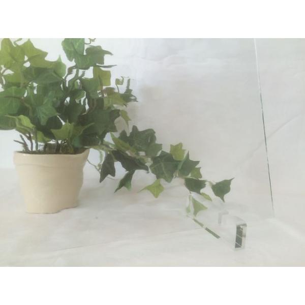 オーシャンサイドグラスタイル(OGT)社のOGT100Wです。旧スペクトラムSPF100W。色：クリアー。約30cm × 約20cm。フュージング用としてもお使い頂けます。膨張係数96。ガラスのサイズには若干の誤差がでます。基本的には記載の...