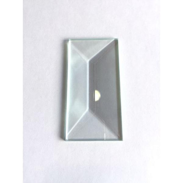 約38mm × 約76mmです。クリアーになります。