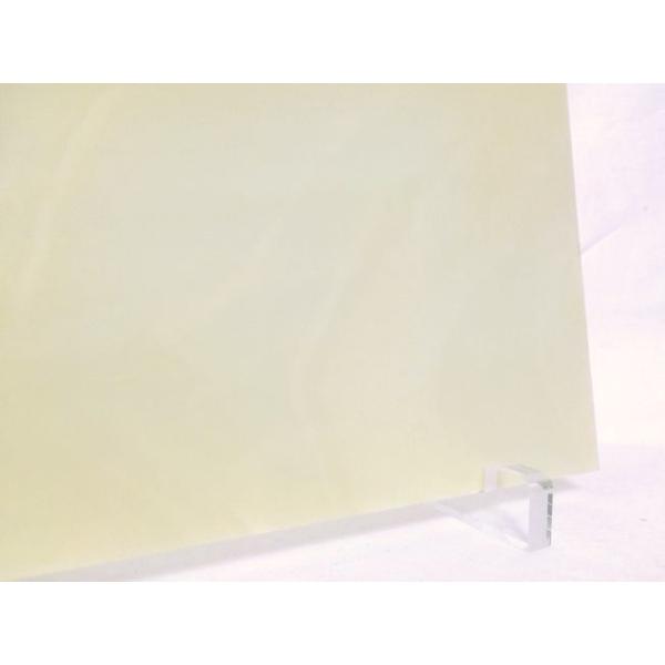 オーシャンサイドグラスタイル(OGT)社の201-61Sです。旧スペクトラムSPF201-61S。色：ベージュの流れ。※写真では少しわかりづらいかもしれませんが、濃淡が混ざったガラスです。約30cm × 約20cm。フュージング用としてもお...