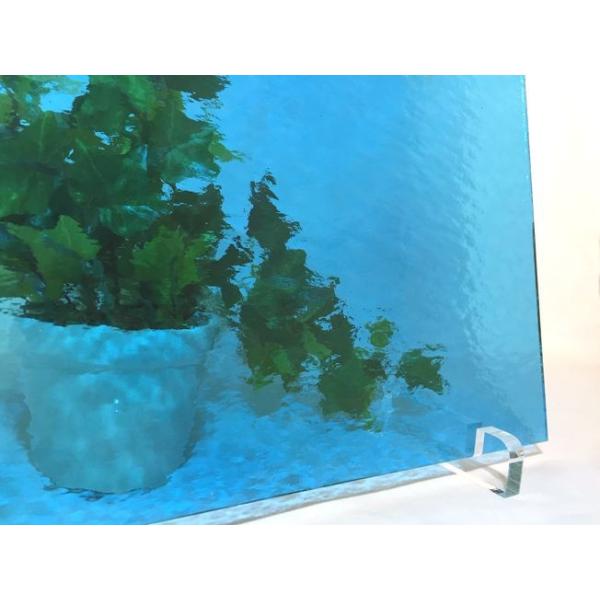 オーシャンサイドグラスタイル(OGT)社の533-1RRです。旧スペクトラムSPF533-1RR。色：アクアブルー。約30cm × 約20cm。フュージング用としてもお使い頂けます。膨張係数96。ガラスのサイズには若干の誤差がでます。基本的...