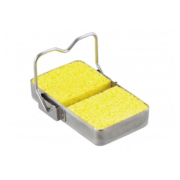 ステンレス製。スポンジが2ピース配置されておりますので、消耗したほうのスポンジから交換可能です。