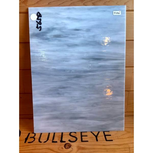 約40cm×約30cm。3mm厚。色味は写真をご確認下さい。●●ガラスサイズに関して●●ガラスのサイズは、±1cm以内までは差額を返金することも頂くことも御座いません。入荷やカットの状況により若干の誤差が出る場合が御座いますので予めご了承下...