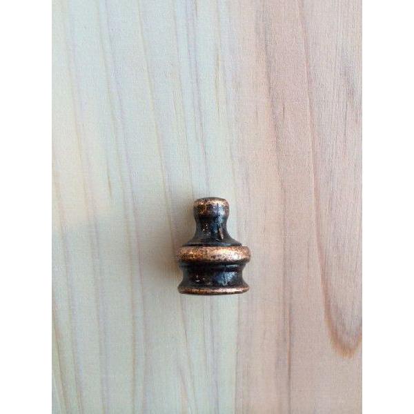 幅15mm × 高さ19mm　アンティックコパー（銅）仕上げ３分のニップルが丁度入るサイズのギボシです。ニップルのサイズではない部分に取り付けたい場合は、別途ブッシング（5mm or 6mm）が必要です。