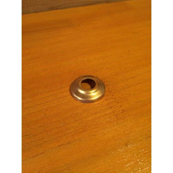 １インチ（直径約25mm）。しんちゅう製。