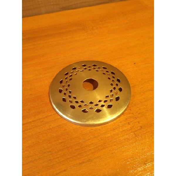 2・1/2インチ（約63mm）。しんちゅう製。※入荷時期によっては、放熱穴の数やキャップの形状などが若干異なる場合が御座いますので、予めご了承下さい。