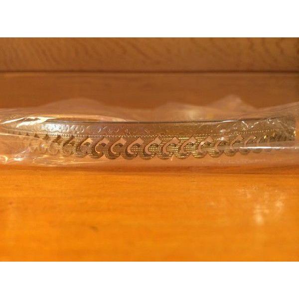 長さ 約1m、幅 約9mm。ランプシェードの本体とクラウンの間の飾り付け、その他色々なデコレーションにお使い下さい。※入荷時より全体的に油分が付着している場合が御座います。ふき取るなどして落としてからご使用下さい。