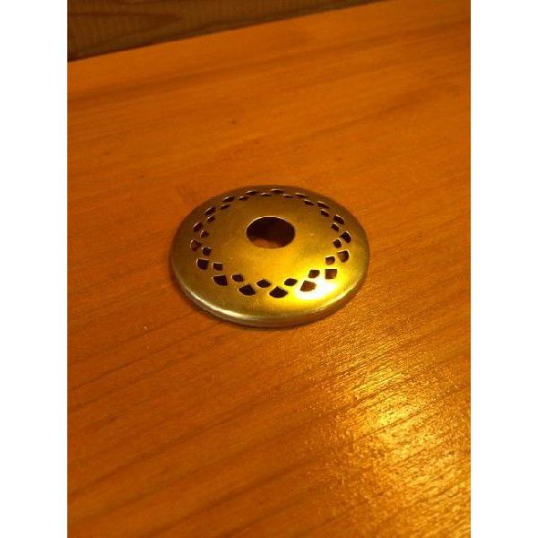 2インチ（約50mm）。しんちゅう製。※入荷時期によっては、放熱穴の数やキャップの形状などが若干異なる場合が御座いますので、予めご了承下さい。