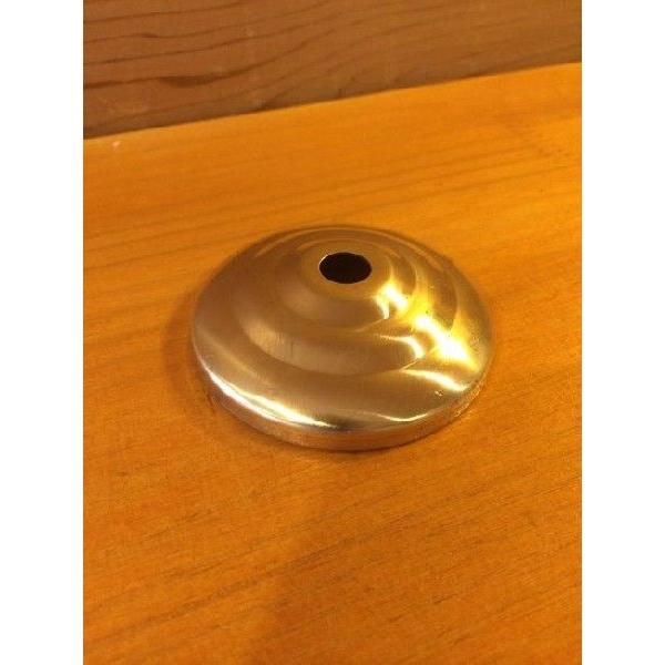 ２・1/2インチ（約65mm）。しんちゅう製。