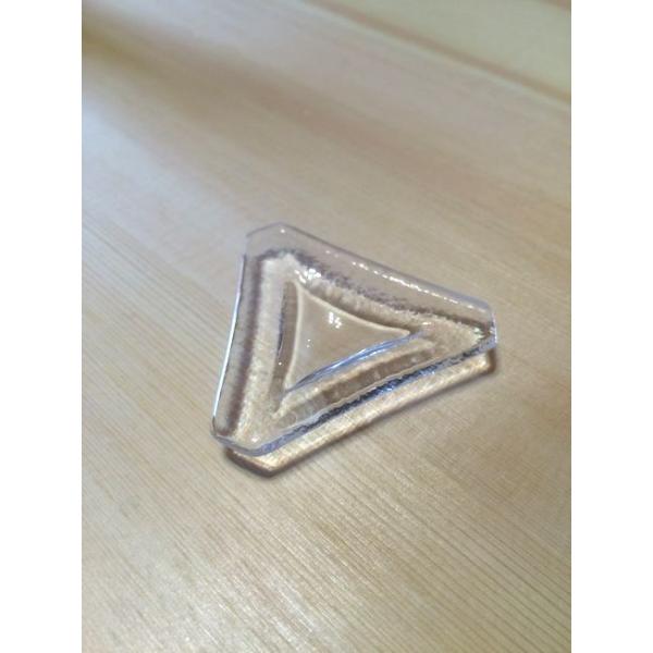 1辺の長さ：約40mmお休みライトの上部に置くことで、電球の熱によりアロマが香ります。中央部が凹んでおりますので、その中にアロマを入れて下さい。座金は基本的には3角のタイプになりますが、制作時にお皿の大きさに合わせて開口部を若干ピラミッド型...