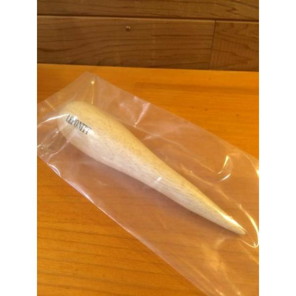 木製。ケイムを広げたり、コパーテープの押さえに使用します。木製で手になじみます。