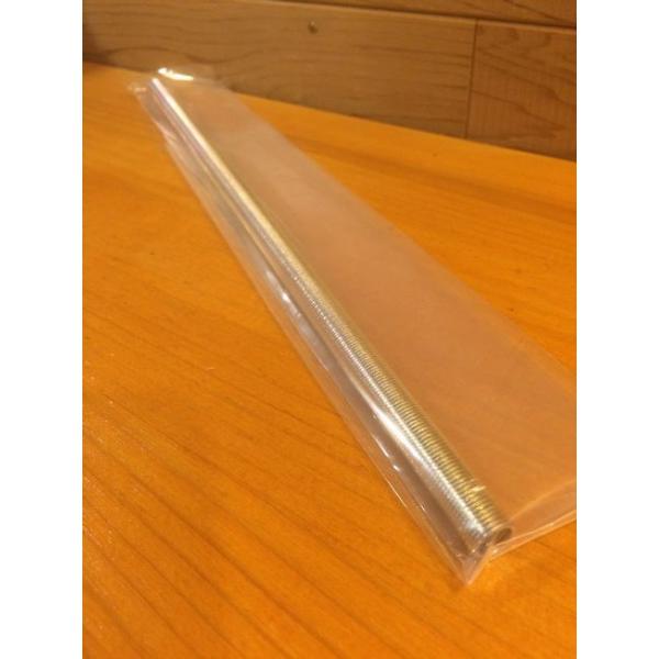 長さ300mm（30cm）。中が空洞になっている、ステンドグラスで一般的に使用される３分のニップルです。