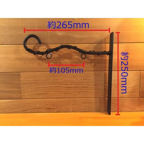 サイズは写真をご覧下さい。鉄製。取り付け用ビス（2ヶ）付属。表札や、OPEN・CLOSE表示など、ステンドグラスで制作したサインボードを取り付けられます。