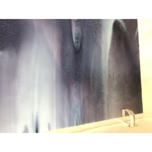 約30cm×約22cm。パープル・ホワイト。リングモトルに定評があり、ティファニーランプに使うガラスとしても人気があります。■下記の点につきまして、予めご了承下さい。■1，角に欠けがある場合が御座います。2，混ざりのあるガラスの場合、色の偏...