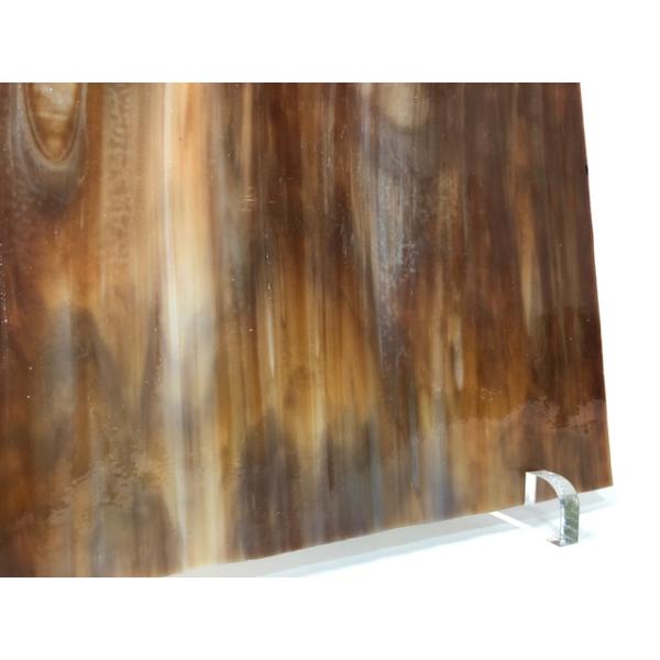 約30cm×約22cm。ブラウンの濃淡/ホワイト。リングモトルに定評があり、ティファニーランプに使うガラスとしても人気があります。■下記の点につきまして、予めご了承下さい。■1，角に欠けがある場合が御座います。2，混ざりのあるガラスの場合、...