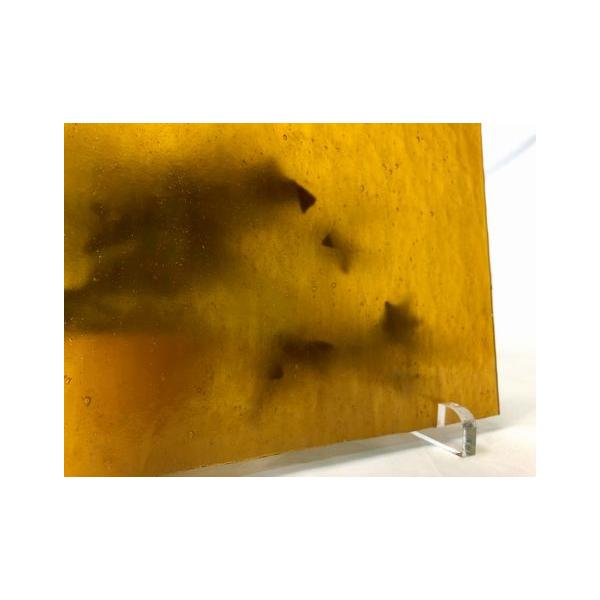 約30cm×約22cm。ベージュ。リングモトルに定評があり、ティファニーランプに使うガラスとしても人気があります。■下記の点につきまして、予めご了承下さい。■1，角に欠けがある場合が御座います。2，混ざりのあるガラスの場合、色の偏りがある場...