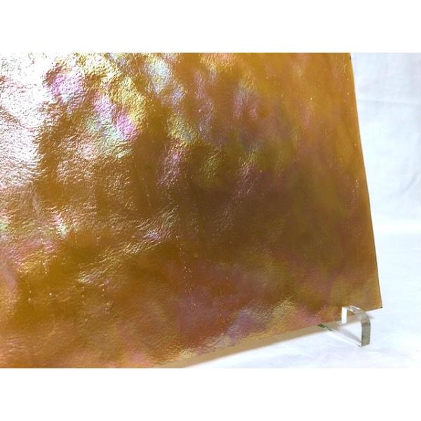 約30cm×約22cm。ベージュ。イリデセント。リングモトルに定評があり、ティファニーランプに使うガラスとしても人気があります。■下記の点につきまして、予めご了承下さい。■1，角に欠けがある場合が御座います。2，混ざりのあるガラスの場合、色...