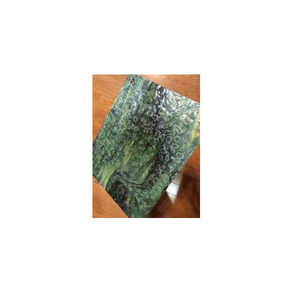 約37cm×約30cm。1点もののため、写真が現物となりますので、色味などは写真をご確認下さい。●●ガラスサイズに関して●●ガラスのサイズは、±1cm以内までは差額を返金することも頂くことも御座いません。入荷やカットの状況により若干の誤差が...