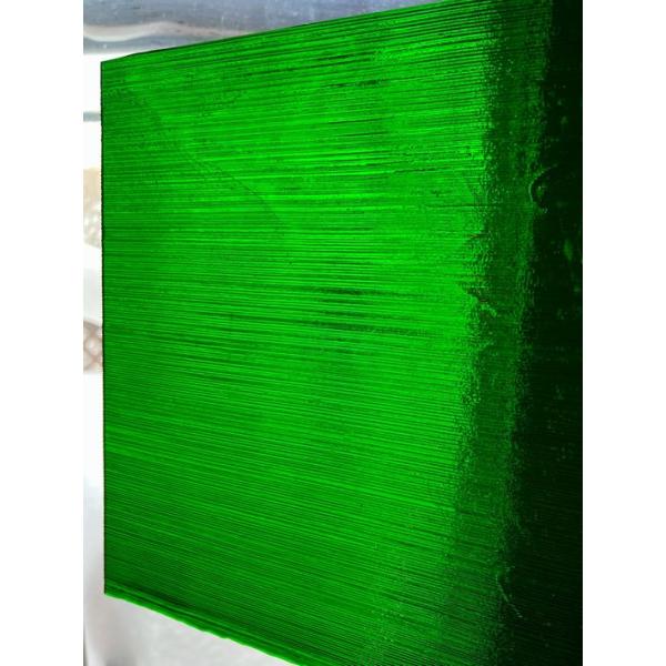 約37cm×約30cm。イリデセント。1点もののため、写真が現物となりますので、色味などは写真をご確認下さい。写真では少しわかりにくいですが、イリデセントのガラスです。希少なウロボロスのフィブロイド、グリーン系のイリデセントガラスです。●●...